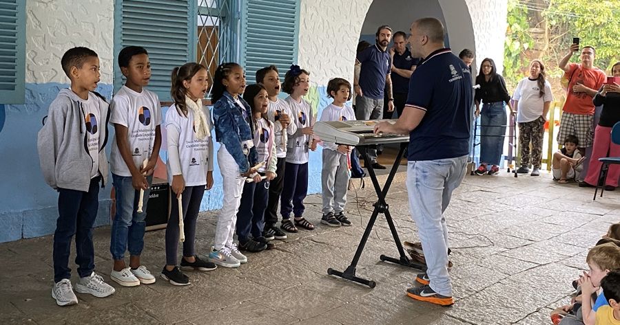 Escola de Música de Teresópolis visita a Capette - Portal Terê ...